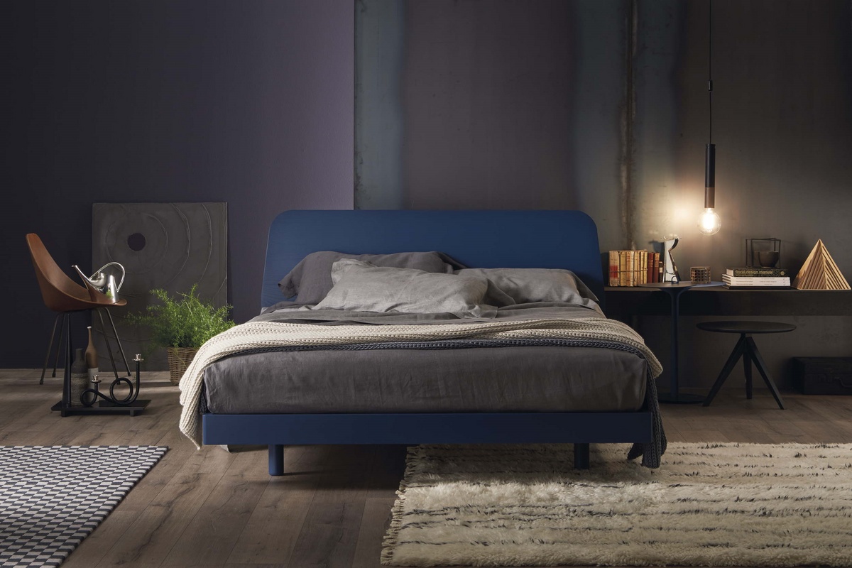 Cama de madera, con líneas suaves y simples | IDFdesign